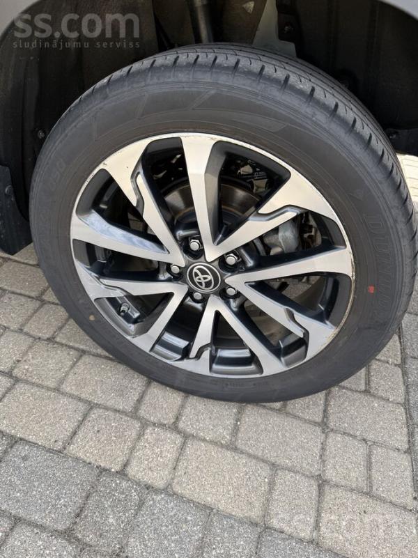 Toyota Corolla Cross 2024 Rēzekne vietnē Pelēks Toyota Corolla Cross 2024 Rēzekne, ar dzinēja tilpumu 1.80 L un nobraukumu 52 tūkst. km par 31250 €, foto 5 vietnē AUTOMOTO.COM.LV