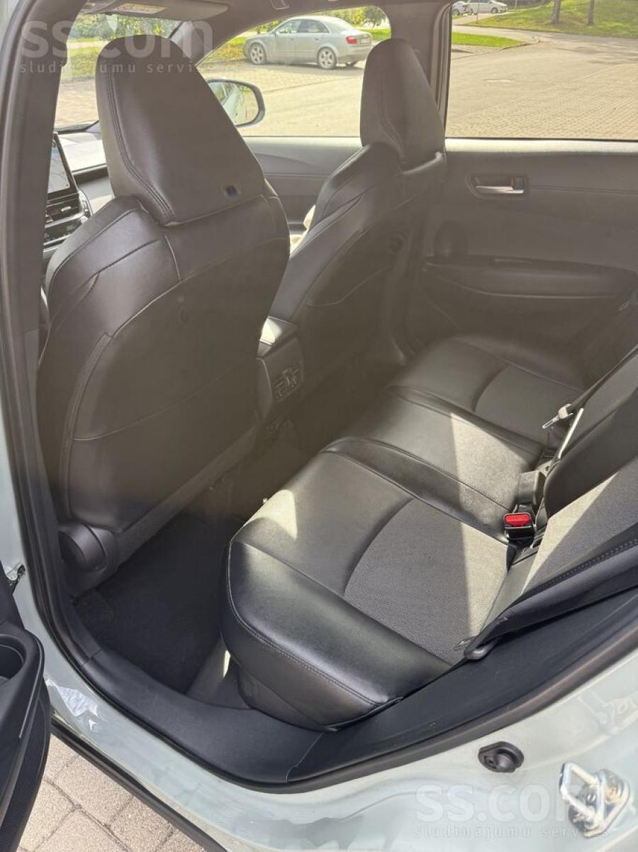 Pelēks Toyota Corolla Cross 2024 Rēzekne, ar dzinēja tilpumu 1.80 L un nobraukumu 52 tūkst. km par 31250 €, foto 9 vietnē AUTOMOTO.COM.LV