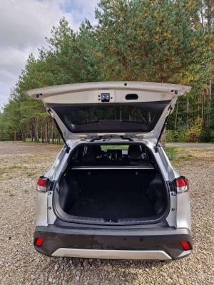 Grey Toyota Corolla Cross 2024 in Jonava, with an engine capacity of 2.00 L and mileage of 64 thousand km for 24600 €, photo 3 on AUTOMOTO.COM.LV