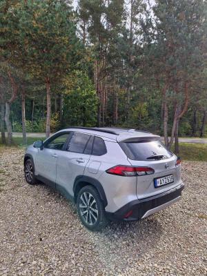 Grey Toyota Corolla Cross 2024 in Jonava, with an engine capacity of 2.00 L and mileage of 64 thousand km for 24600 €, photo 4 on AUTOMOTO.COM.LV