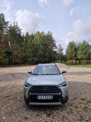 Grey Toyota Corolla Cross 2024 in Jonava, with an engine capacity of 2.00 L and mileage of 64 thousand km for 24600 €, photo 6 on AUTOMOTO.COM.LV