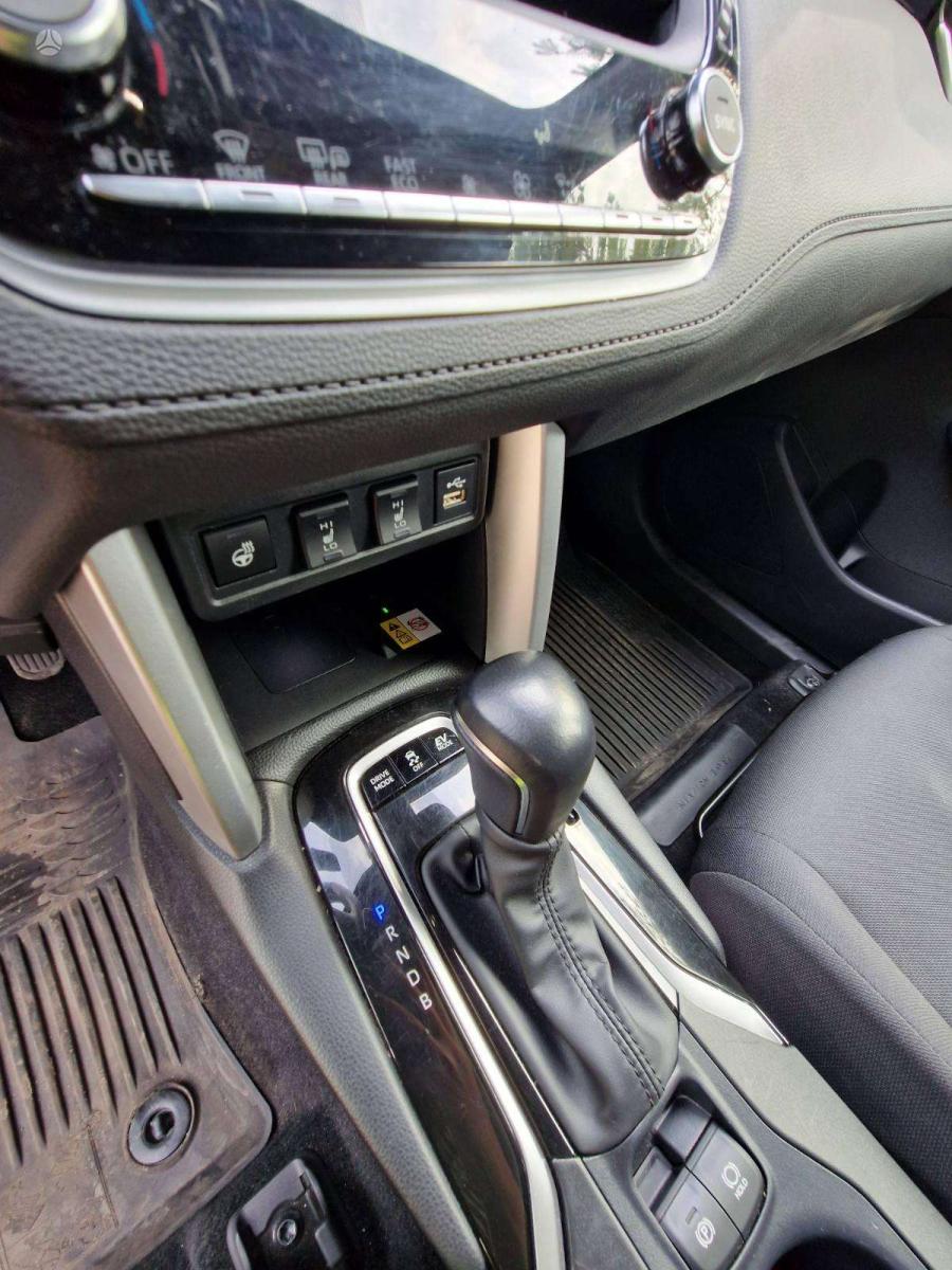 Grey Toyota Corolla Cross 2024 in Jonava, with an engine capacity of 2.00 L and mileage of 64 thousand km for 24600 €, photo 9 on AUTOMOTO.COM.LV