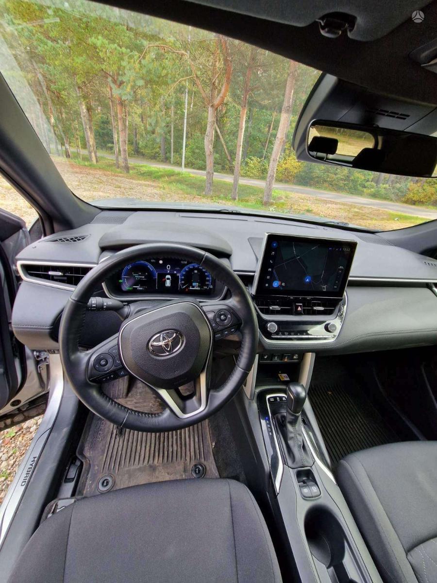 Grey Toyota Corolla Cross 2024 in Jonava, with an engine capacity of 2.00 L and mileage of 64 thousand km for 24600 €, photo 11 on AUTOMOTO.COM.LV