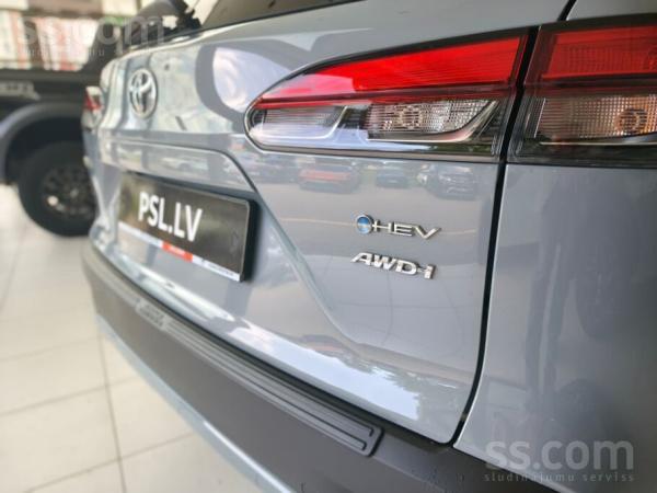 Grey Toyota Corolla Cross 2025 in Riga, with an engine capacity of 2.00 L and mileage of 28 thousand km for 33800 €, photo 7 on AUTOMOTO.COM.LV