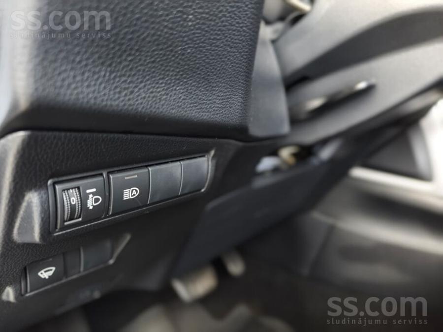 Grey Toyota Corolla Cross 2025 in Riga, with an engine capacity of 2.00 L and mileage of 28 thousand km for 33800 €, photo 14 on AUTOMOTO.COM.LV