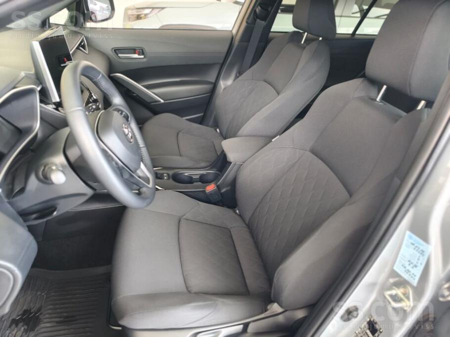 Grey Toyota Corolla Cross 2025 in Riga, with an engine capacity of 2.00 L and mileage of 28 thousand km for 33800 €, photo 16 on AUTOMOTO.COM.LV