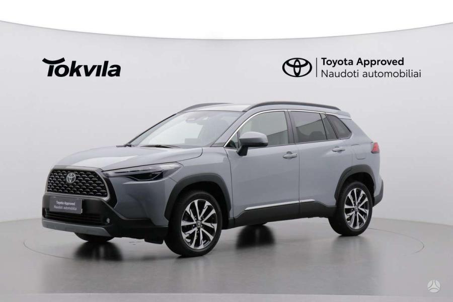Pelēks Toyota Corolla Cross 2025 Viļņa, ar dzinēja tilpumu 1.80 L un nobraukumu 25 tūkst. km par 32700 €, foto 1 vietnē AUTOMOTO.COM.LV