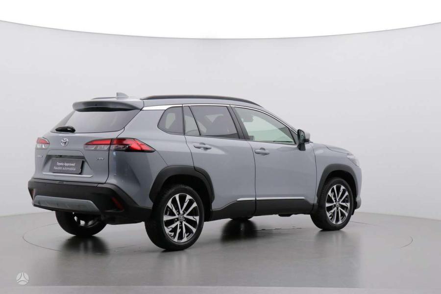 Pelēks Toyota Corolla Cross 2025 Viļņa, ar dzinēja tilpumu 1.80 L un nobraukumu 25 tūkst. km par 32700 €, foto 4 vietnē AUTOMOTO.COM.LV