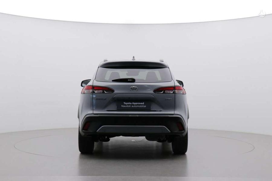 Pelēks Toyota Corolla Cross 2025 Viļņa, ar dzinēja tilpumu 1.80 L un nobraukumu 25 tūkst. km par 32700 €, foto 6 vietnē AUTOMOTO.COM.LV