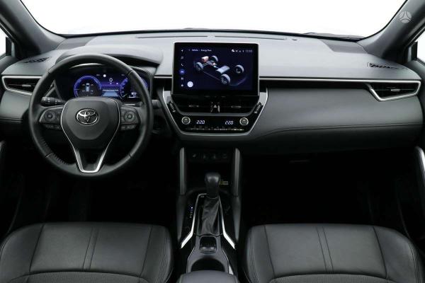 Pelēks Toyota Corolla Cross 2025 Viļņa, ar dzinēja tilpumu 1.80 L un nobraukumu 25 tūkst. km par 32700 €, foto 7 vietnē AUTOMOTO.COM.LV