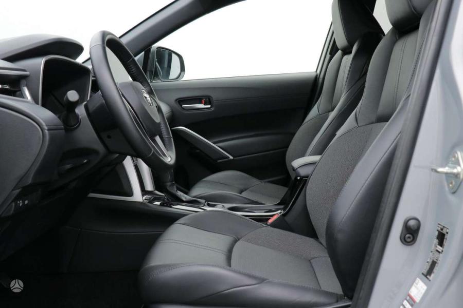 Pelēks Toyota Corolla Cross 2025 Viļņa, ar dzinēja tilpumu 1.80 L un nobraukumu 25 tūkst. km par 32700 €, foto 13 vietnē AUTOMOTO.COM.LV