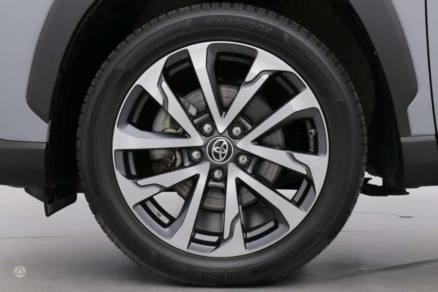 Pelēks Toyota Corolla Cross 2025 Viļņa, ar dzinēja tilpumu 1.80 L un nobraukumu 25 tūkst. km par 32700 €, foto 17 vietnē AUTOMOTO.COM.LV