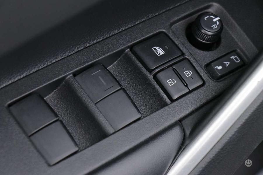 Pelēks Toyota Corolla Cross 2025 Viļņa, ar dzinēja tilpumu 1.80 L un nobraukumu 25 tūkst. km par 32700 €, foto 26 vietnē AUTOMOTO.COM.LV