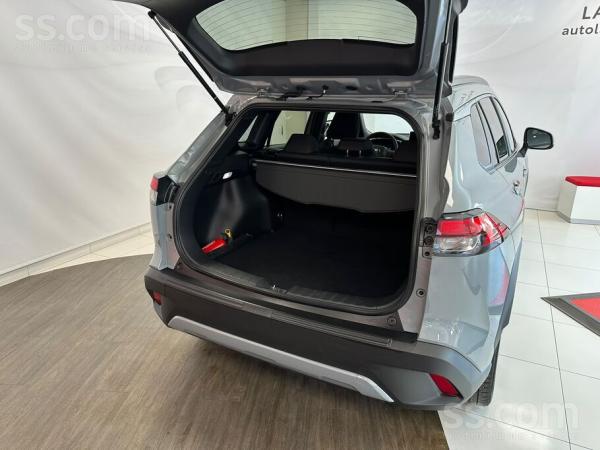 Pelēks Toyota Corolla Cross 2025 Jēkabpils, ar dzinēja tilpumu 2.00 L un nobraukumu 37 tūkst. km par 33300 €, foto 6 vietnē AUTOMOTO.COM.LV
