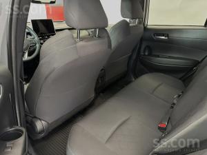 Pelēks Toyota Corolla Cross 2025 Jēkabpils, ar dzinēja tilpumu 2.00 L un nobraukumu 37 tūkst. km par 33300 €, foto 19 vietnē AUTOMOTO.COM.LV