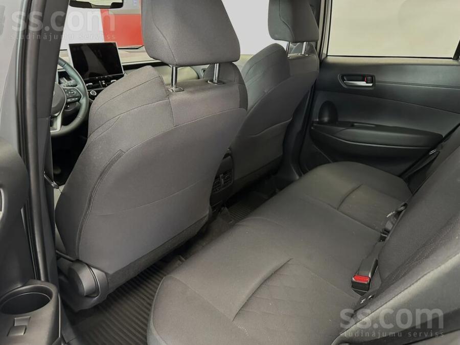 Pelēks Toyota Corolla Cross 2025 Jēkabpils, ar dzinēja tilpumu 2.00 L un nobraukumu 37 tūkst. km par 33300 €, foto 19 vietnē AUTOMOTO.COM.LV