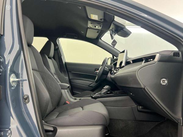 Pelēks Toyota Corolla Cross 2025 Viļņa, ar dzinēja tilpumu 1.80 L un nobraukumu 17 tūkst. km par 33900 €, foto 6 vietnē AUTOMOTO.COM.LV