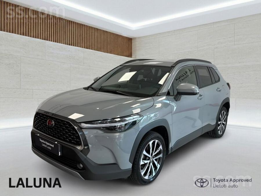 Серый Тойота Corolla Cross 2025 в Екабпилс, объемом двигателя 2.00 л и пробегом 34 тыс. км за 33300 €, фото 1 на AUTOMOTO.COM.LV