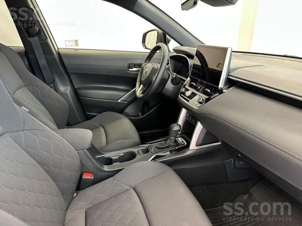 Grey Toyota Corolla Cross 2025 in Jekabpils, with an engine capacity of 2.00 L and mileage of 34 thousand km for 33300 €, photo 7 on AUTOMOTO.COM.LV