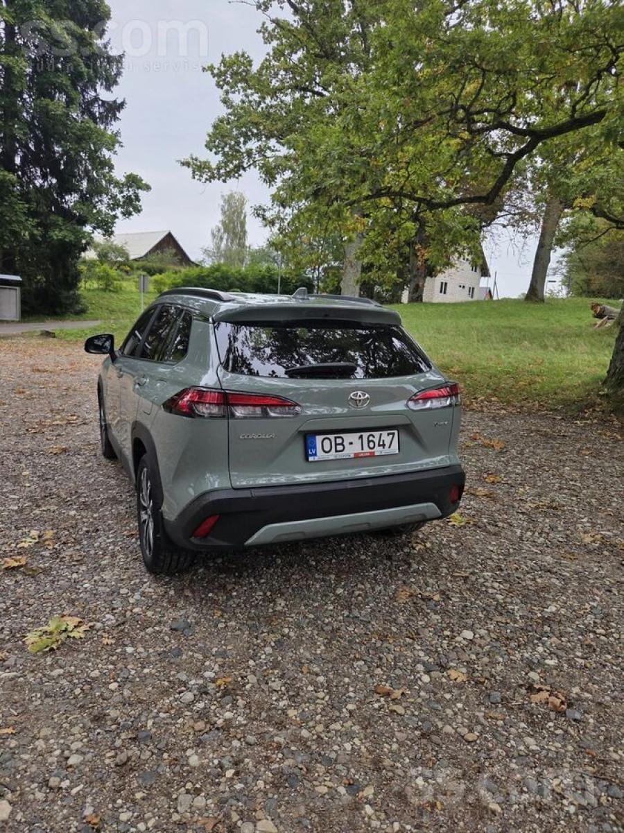 Pelēks Toyota Corolla Cross 2025 Cēsis, ar dzinēja tilpumu 1.80 L un nobraukumu 52 tūkst. km par 32500 €, foto 12 vietnē AUTOMOTO.COM.LV