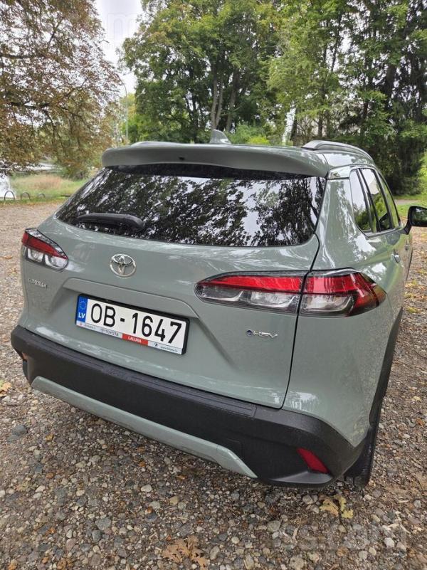 Toyota Corolla Cross 2025 in Cesis on AUTOMOTO.COM.LV Grey Toyota Corolla Cross 2025 in Cesis, with an engine capacity of 1.80 L and mileage of 52 thousand km for 32500 β¬, photo 9 on AUTOMOTO.COM.LV