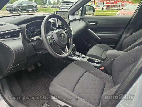 Pelēks Toyota Corolla Cross 2023 Tartu, ar dzinēja tilpumu 2.00 L un nobraukumu 58 tūkst. km par 28990 €, foto 7 vietnē AUTOMOTO.COM.LV