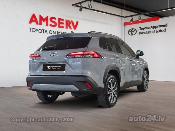 Серый Тойота Corolla Cross 2023 в Таллин, объемом двигателя 1.80 л и пробегом 53 тыс. км за 29490 €, фото 2 на AUTOMOTO.COM.LV