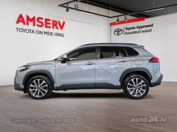 Серый Тойота Corolla Cross 2023 в Таллин, объемом двигателя 1.80 л и пробегом 53 тыс. км за 29490 €, фото 3 на AUTOMOTO.COM.LV