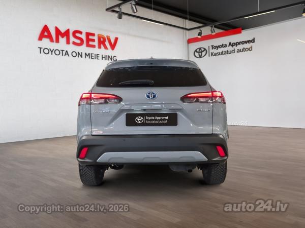 Серый Тойота Corolla Cross 2023 в Таллин, объемом двигателя 1.80 л и пробегом 53 тыс. км за 29490 €, фото 4 на AUTOMOTO.COM.LV