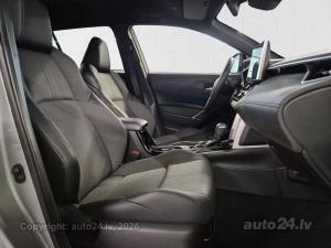 Grey Toyota Corolla Cross 2023 in Tallinn, with an engine capacity of 1.80 L and mileage of 53 thousand km for 29490 €, photo 7 on AUTOMOTO.COM.LV