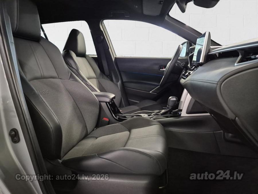 Grey Toyota Corolla Cross 2023 in Tallinn, with an engine capacity of 1.80 L and mileage of 53 thousand km for 29490 €, photo 7 on AUTOMOTO.COM.LV