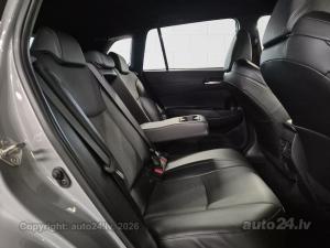 Grey Toyota Corolla Cross 2023 in Tallinn, with an engine capacity of 1.80 L and mileage of 53 thousand km for 29490 €, photo 8 on AUTOMOTO.COM.LV