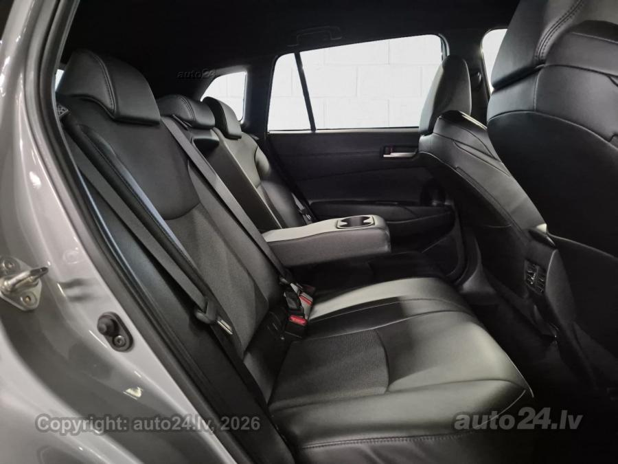 Grey Toyota Corolla Cross 2023 in Tallinn, with an engine capacity of 1.80 L and mileage of 53 thousand km for 29490 €, photo 8 on AUTOMOTO.COM.LV