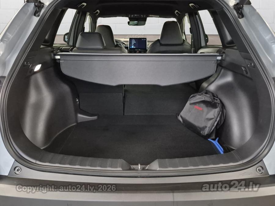 Grey Toyota Corolla Cross 2023 in Tallinn, with an engine capacity of 1.80 L and mileage of 53 thousand km for 29490 €, photo 11 on AUTOMOTO.COM.LV