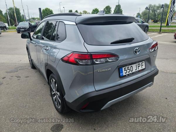 Grey Toyota Corolla Cross 2023 in Tartu, with an engine capacity of 2.00 L and mileage of 58 thousand km for 27990 €, photo 4 on AUTOMOTO.COM.LV