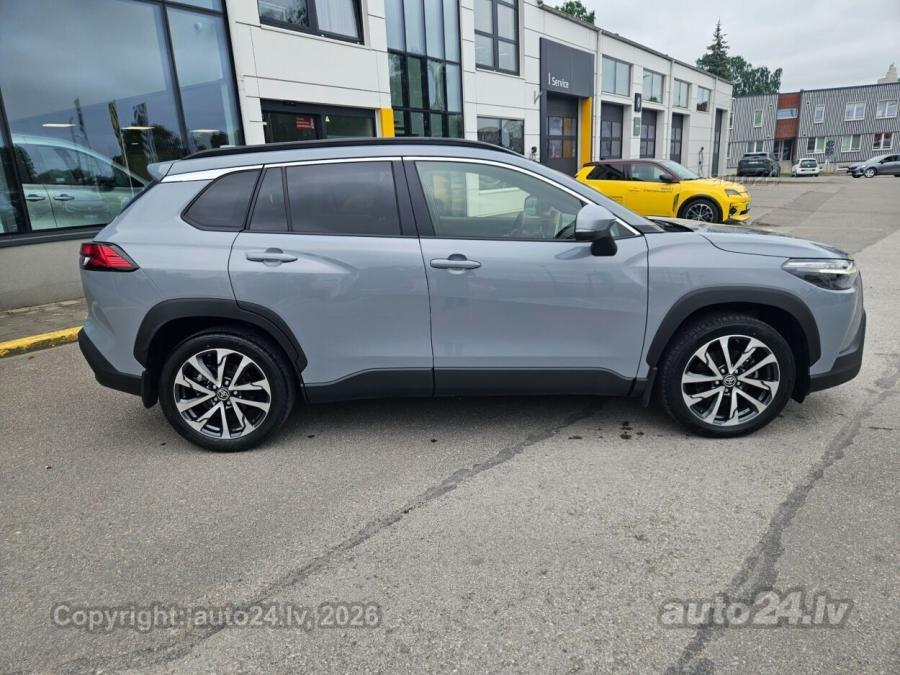 Pelēks Toyota Corolla Cross 2023 Tartu, ar dzinēja tilpumu 2.00 L un nobraukumu 58 tūkst. km par 27990 €, foto 7 vietnē AUTOMOTO.COM.LV