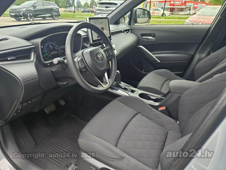 Pelēks Toyota Corolla Cross 2023 Tartu, ar dzinēja tilpumu 2.00 L un nobraukumu 58 tūkst. km par 27990 €, foto 8 vietnē AUTOMOTO.COM.LV