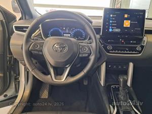 Pelēks Toyota Corolla Cross 2024 Narva, ar dzinēja tilpumu 1.80 L un nobraukumu 22 tūkst. km par 30900 €, foto 18 vietnē AUTOMOTO.COM.LV