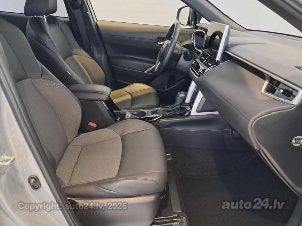 Серый Тойота Corolla Cross 2024 в Нарва, объемом двигателя 1.80 л и пробегом 22 тыс. км за 30900 €, фото 11 на AUTOMOTO.COM.LV