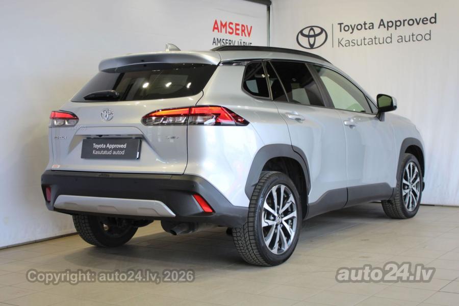 Серый Тойота Corolla Cross 2024 в Таллин, объемом двигателя 1.80 л и пробегом 34 тыс. км за 31490 €, фото 3 на AUTOMOTO.COM.LV