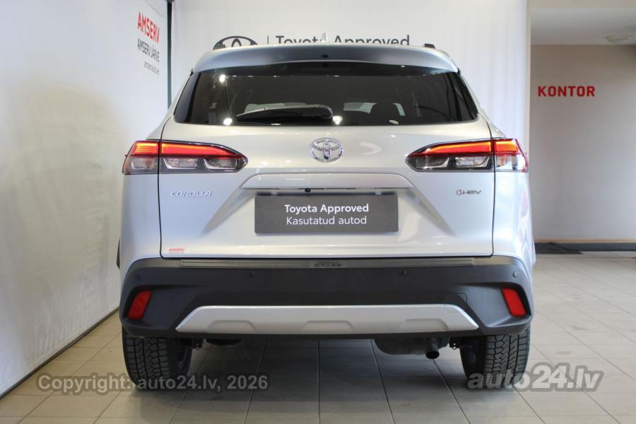 Серый Тойота Corolla Cross 2024 в Таллин, объемом двигателя 1.80 л и пробегом 34 тыс. км за 31490 €, фото 5 на AUTOMOTO.COM.LV