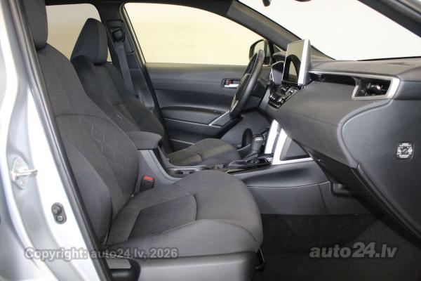 Серый Тойота Corolla Cross 2024 в Таллин, объемом двигателя 1.80 л и пробегом 34 тыс. км за 31490 €, фото 6 на AUTOMOTO.COM.LV