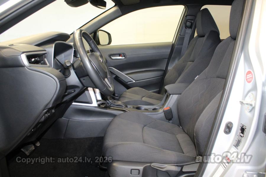 Серый Тойота Corolla Cross 2024 в Таллин, объемом двигателя 1.80 л и пробегом 34 тыс. км за 31490 €, фото 12 на AUTOMOTO.COM.LV