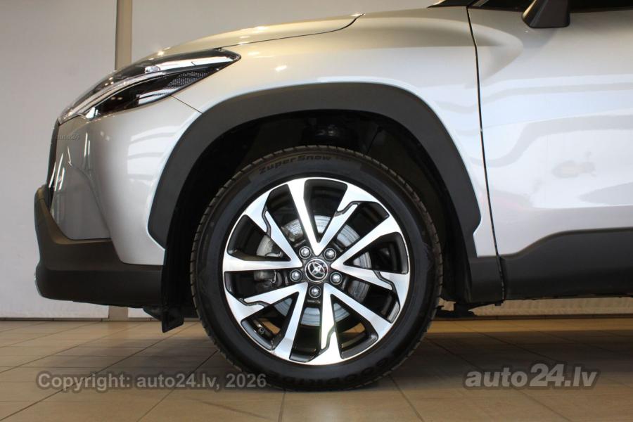 Серый Тойота Corolla Cross 2024 в Таллин, объемом двигателя 1.80 л и пробегом 34 тыс. км за 31490 €, фото 16 на AUTOMOTO.COM.LV