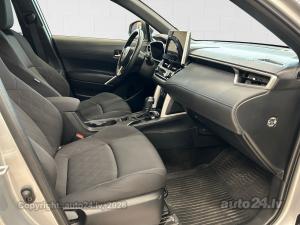 Серый Тойота Corolla Cross 2024 в Пярну, объемом двигателя 1.80 л и пробегом 33 тыс. км за 31490 €, фото 6 на AUTOMOTO.COM.LV