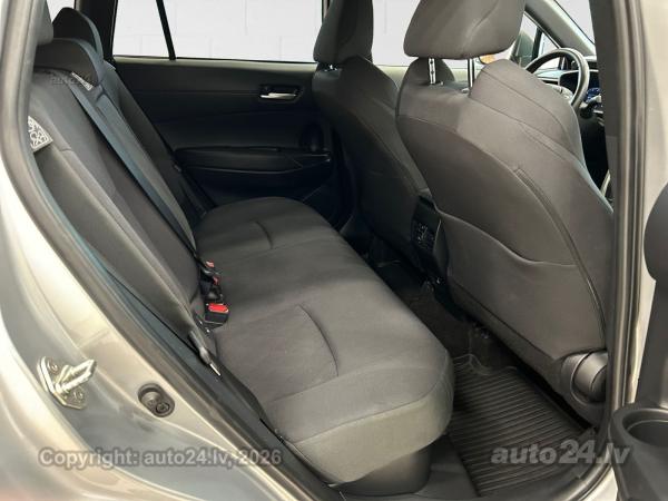 Pelēks Toyota Corolla Cross 2024 Pērnava, ar dzinēja tilpumu 1.80 L un nobraukumu 33 tūkst. km par 31490 €, foto 6 vietnē AUTOMOTO.COM.LV