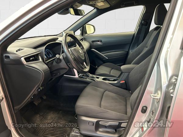 Серый Тойота Corolla Cross 2024 в Пярну, объемом двигателя 1.80 л и пробегом 33 тыс. км за 31490 €, фото 10 на AUTOMOTO.COM.LV