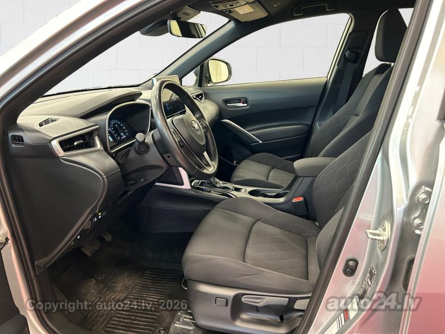 Серый Тойота Corolla Cross 2024 в Пярну, объемом двигателя 1.80 л и пробегом 33 тыс. км за 31490 €, фото 11 на AUTOMOTO.COM.LV