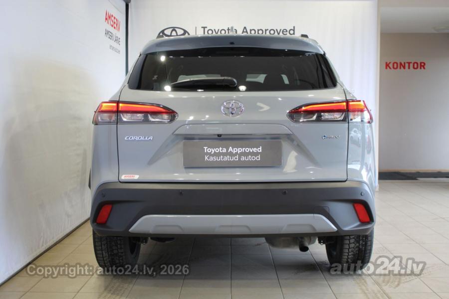 Серый Тойота Corolla Cross 2024 в Таллин, объемом двигателя 1.80 л и пробегом 30 тыс. км за 31490 €, фото 5 на AUTOMOTO.COM.LV