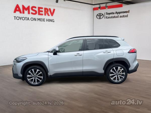 Серый Тойота Corolla Cross 2024 в Пайде, объемом двигателя 1.80 л и пробегом 38 тыс. км за 31490 €, фото 3 на AUTOMOTO.COM.LV